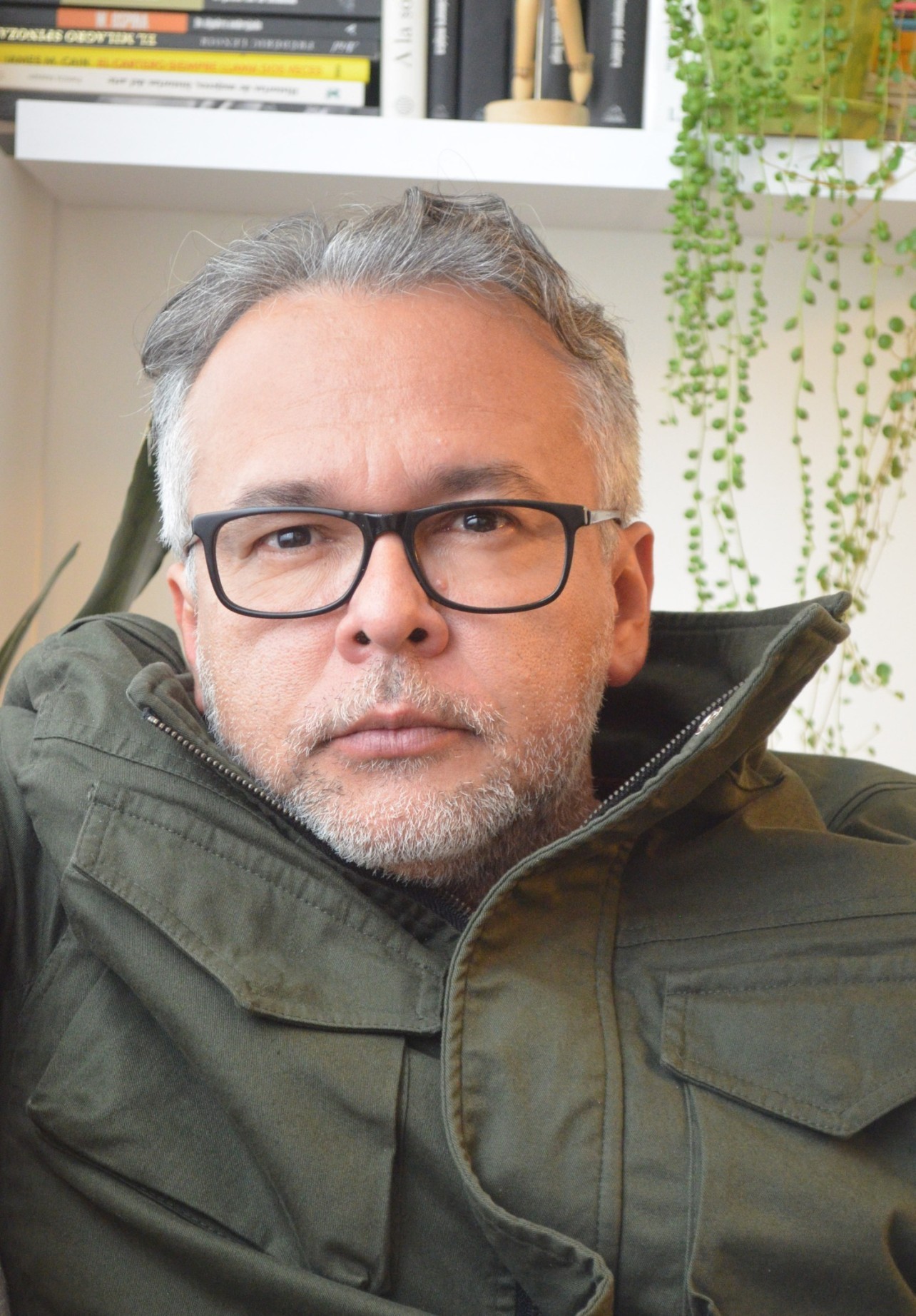 Una Entrevista con John Jairo Junieles - SmokeLong Quarterly